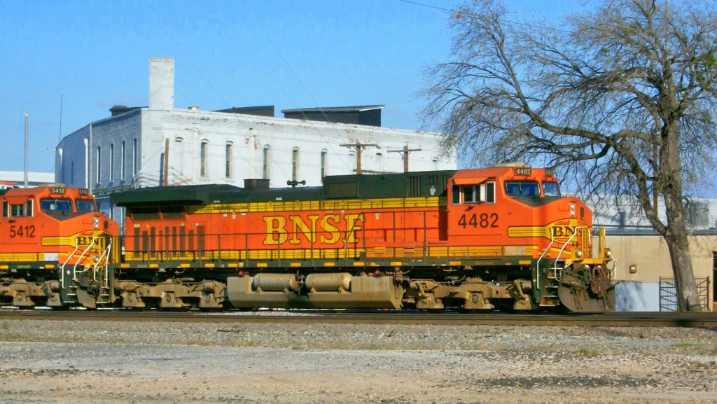 BNSF 4482